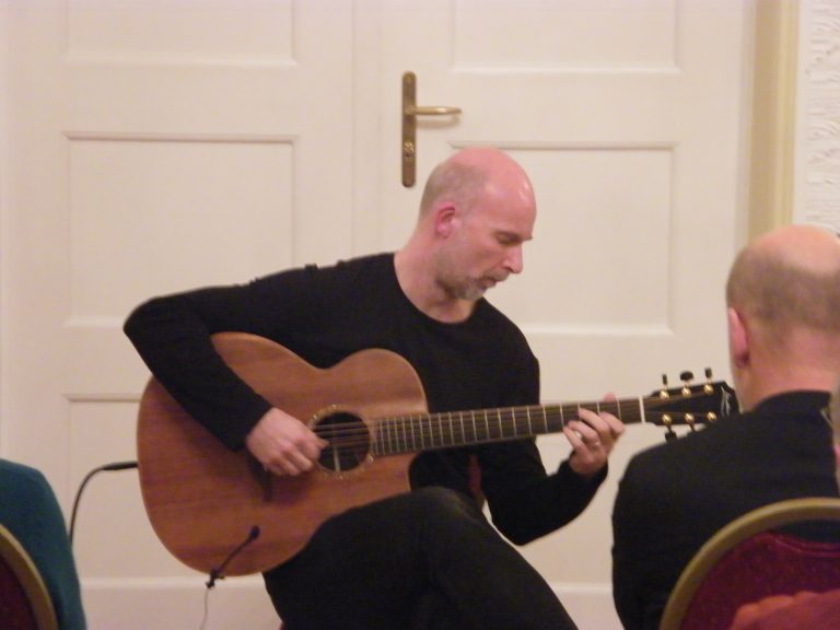 Jens Kommnick Celtic Fingerstyle – akustische Gitarre | Arbeitskreis Kultur